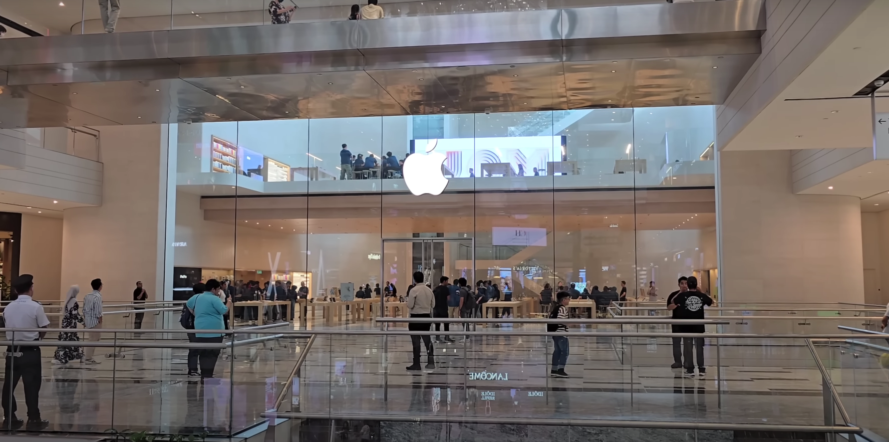 Apple Store pertama Malaysia kini dibuka secara rasmi - Fuzz.my